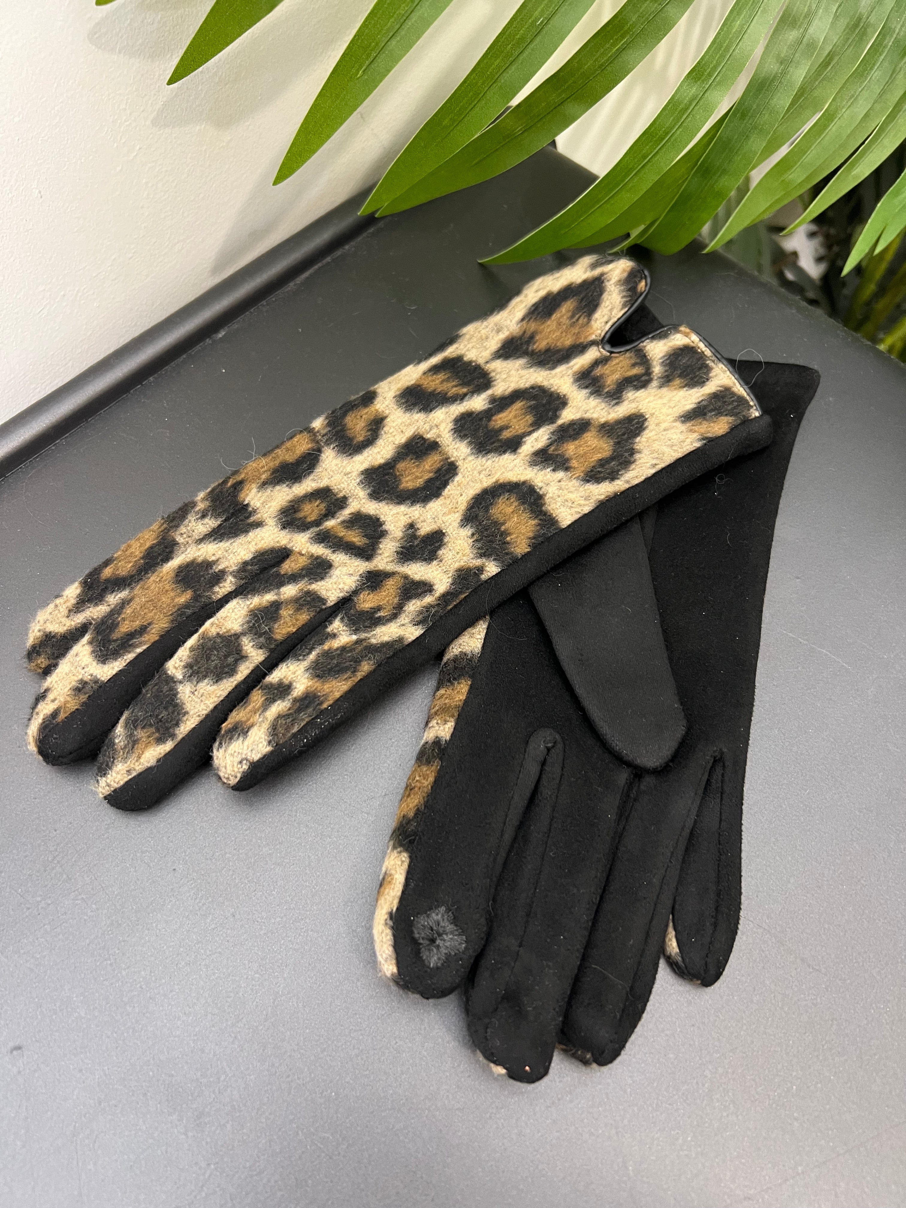 Leopard leather gloves store